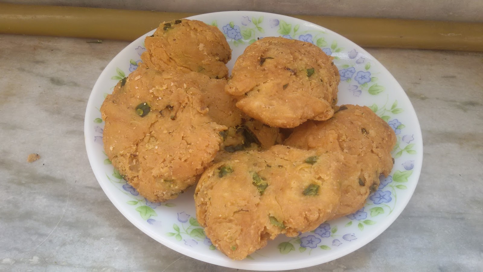 How To Make Methi Mathri At Home ~ Total Stylish
