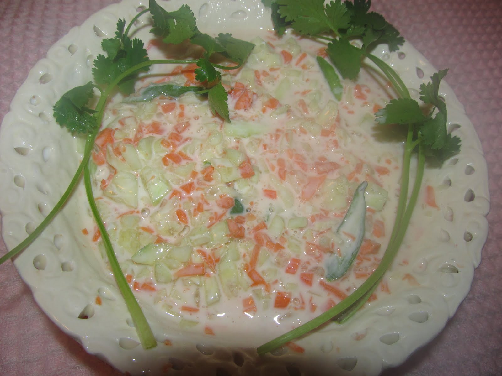 Erivum Puliyum: CUCUMBER CARROT CRUNCHY RAITA / SALAD