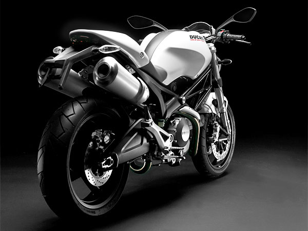 motorcycle: ducati monster 696