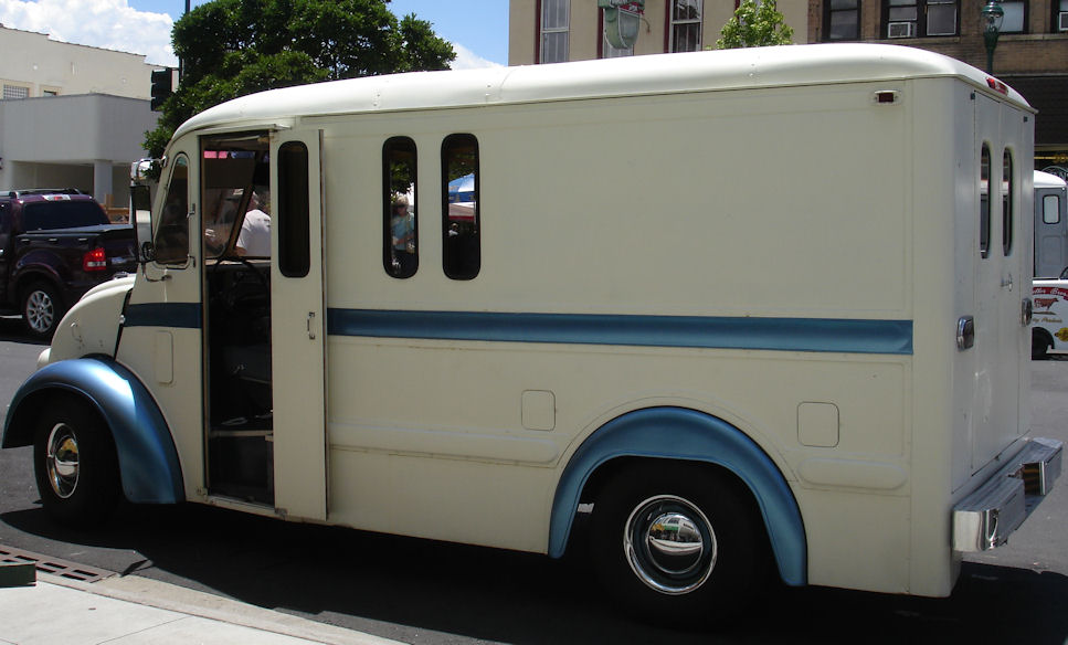 Blue Starr Gallery: Holy Cow it's a Divco