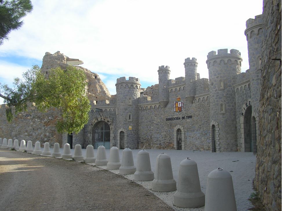 Castillos del Siglo XX : FORTIFICACIONES