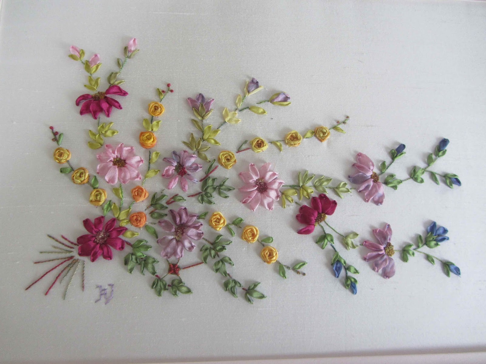 Jacqueline Jégou - Broderie: Légère broderie au ruban