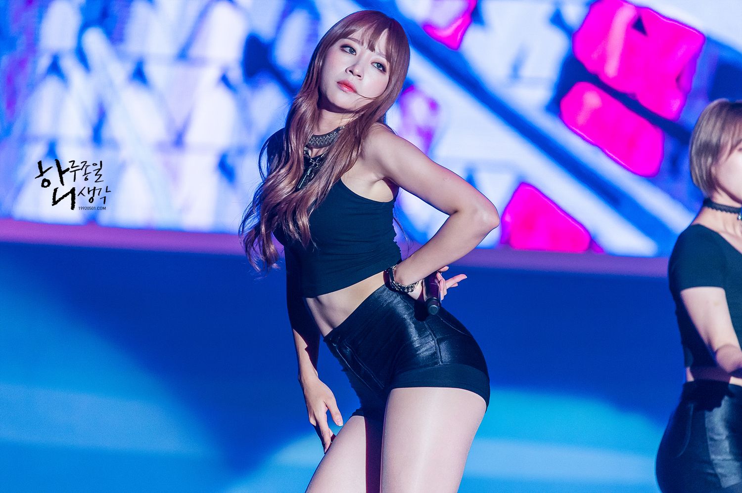 The most sexiest outfit of EXID's Hani - 900Girls