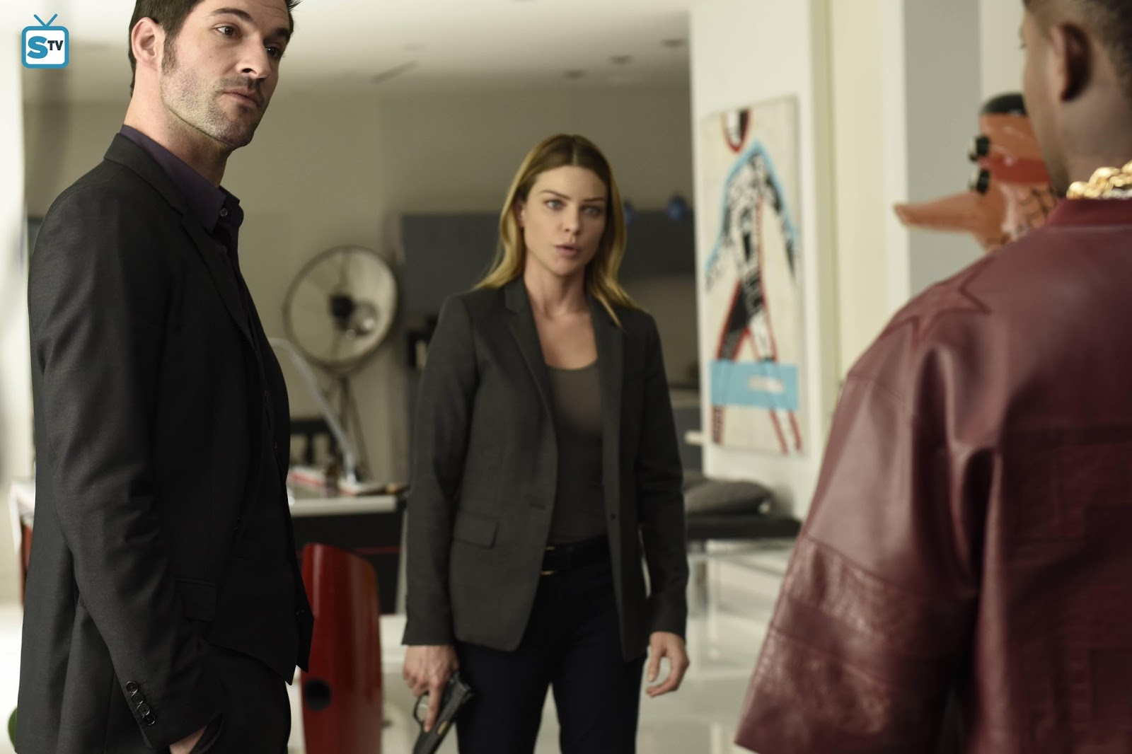 Lucifer - Pilot - Review: “Devilishly Good”