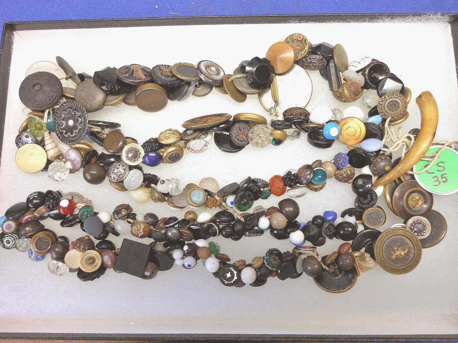 Charmstring Museum: A String with Coins and Keys