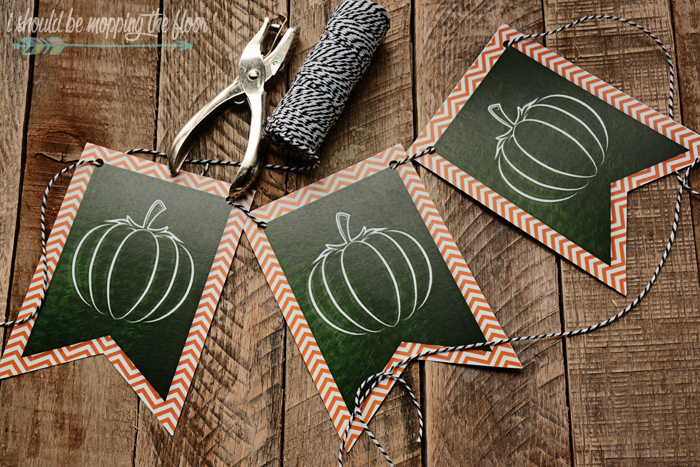 Free Printable Chalkboard Pumpkin Banner | i should be mopping the floor