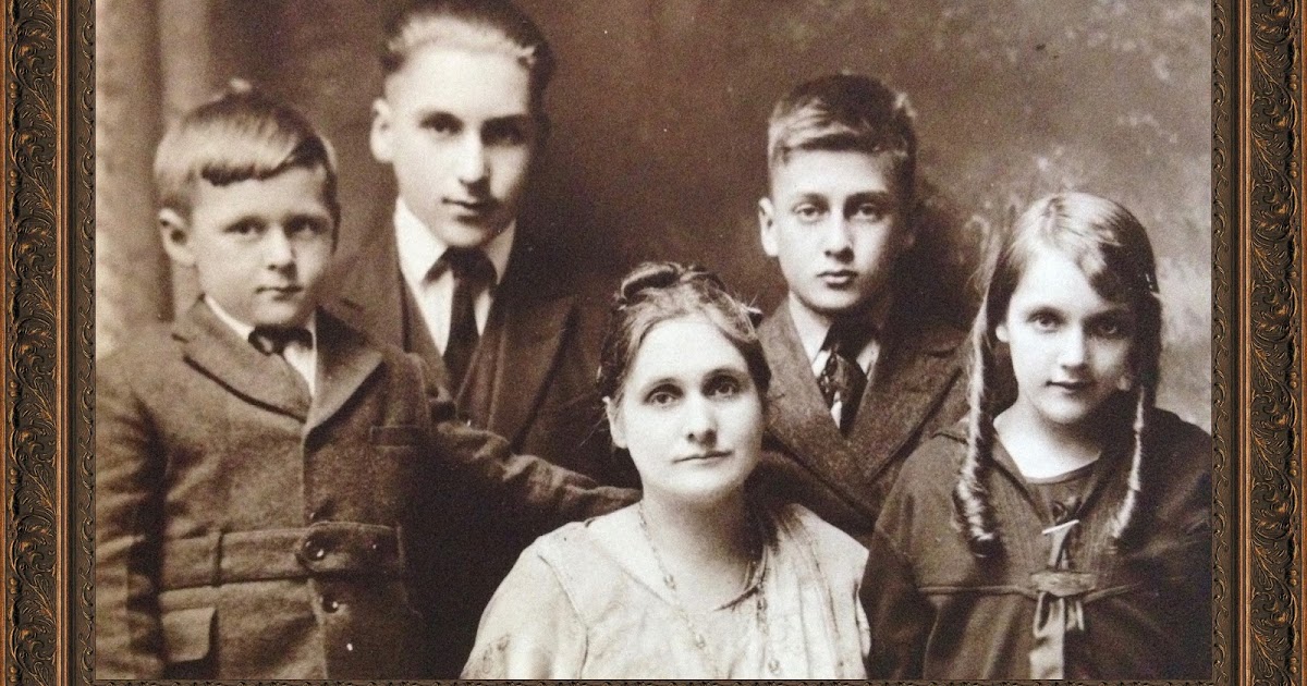 72 Scrapbooks: Motherhood Brings Joys and Sorrows to Sarah Eva Howe Salyers