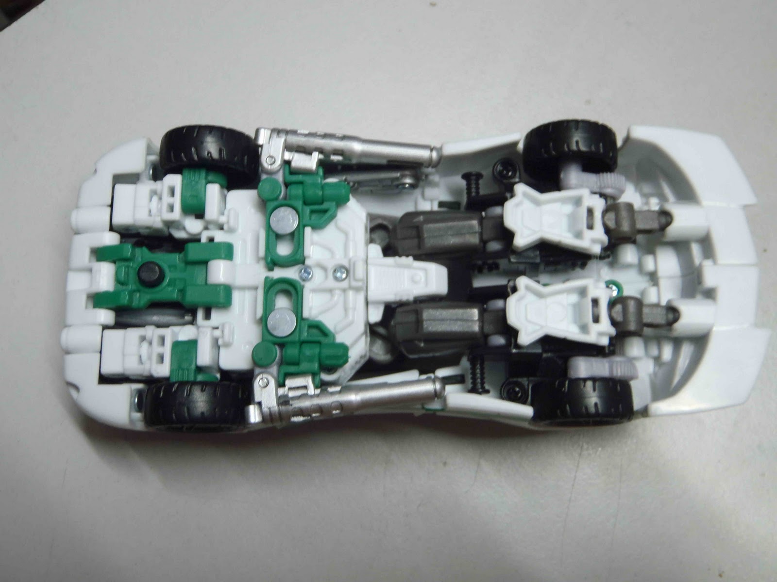 New Planet Cybertron: Transformers Review – Generations Wheeljack