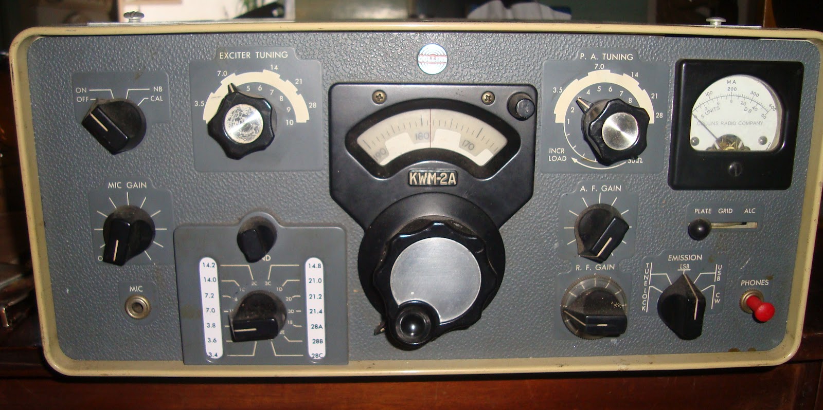 RADIO SELLER: For Sale KWM 2-A Collins Transceiver US $950.oo ( SOLD )