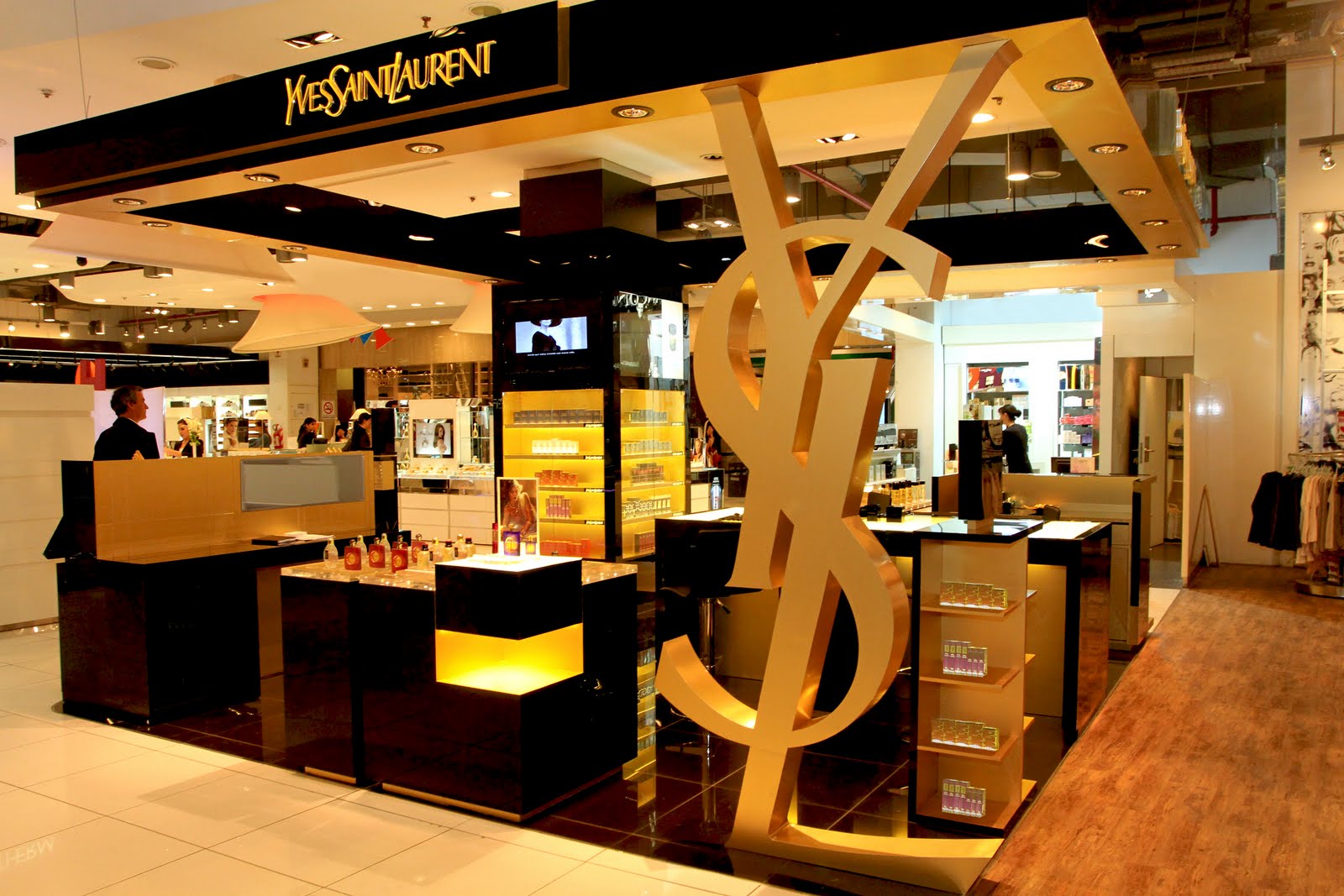 Cg make up!: Primer Stand Internacional en Argentina //Yves Saint Laurent