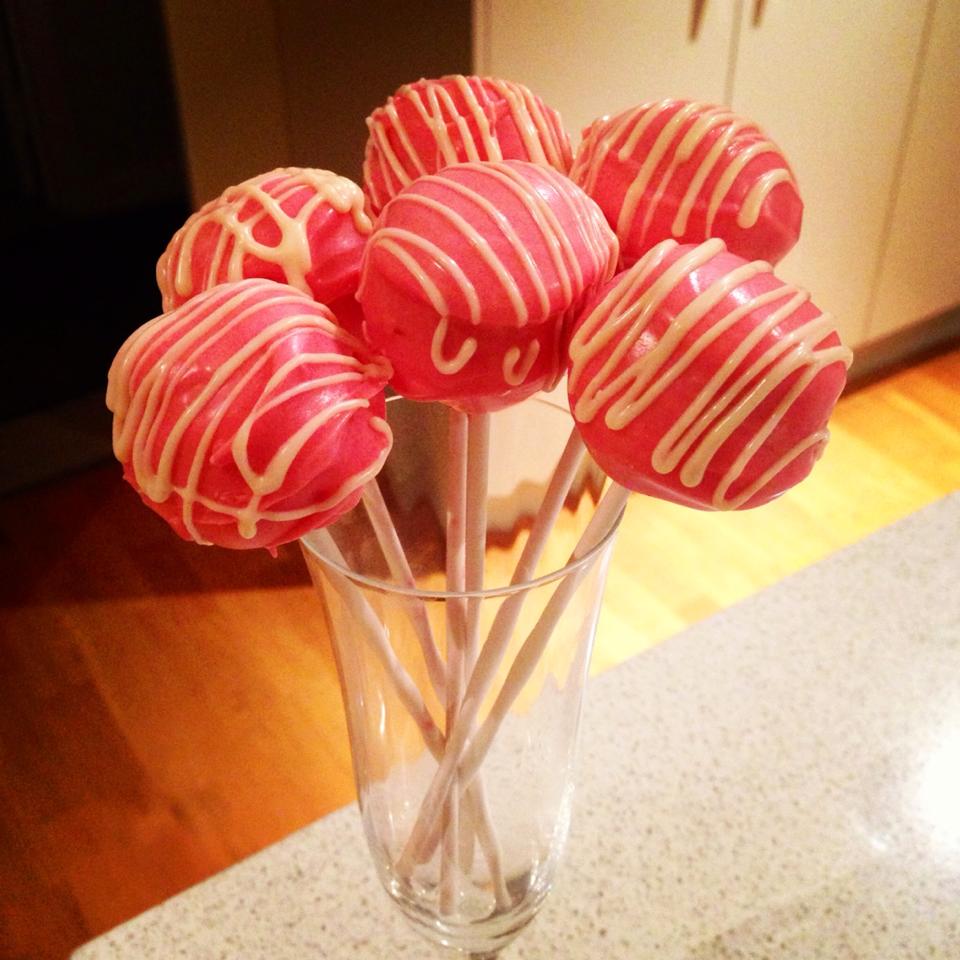Charlie the Baker: White Chocolate Cake Pops!!