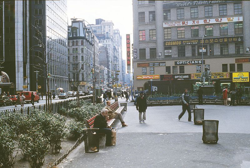 46 Amazing Color Photographs That Capture Street Scenes of New York ...