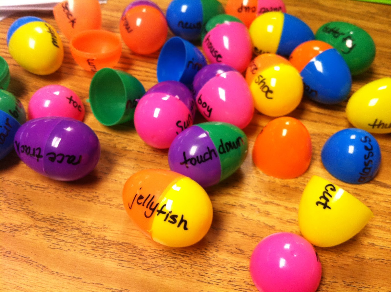 The Green Classroom: Compound Word Plastic Eggs by Lesson Plan Diva