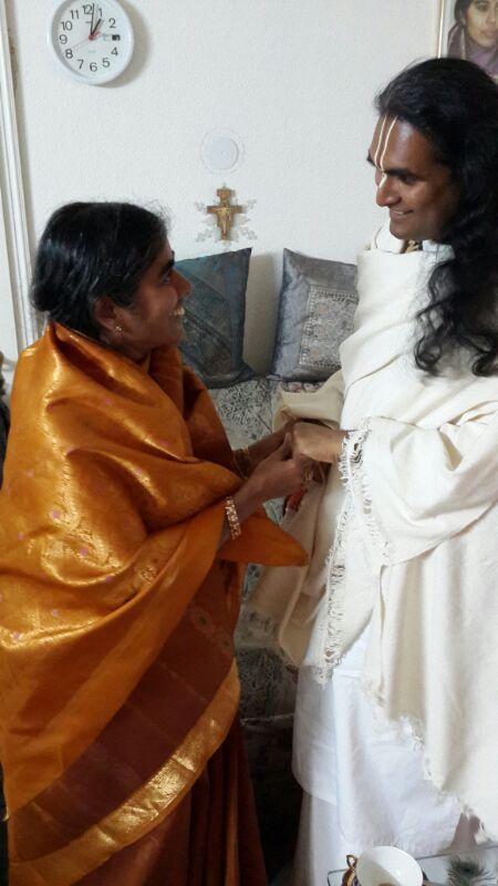 Sri Swami Vishwananda (Deutsch): Bhajan singen bei Mutter Meera