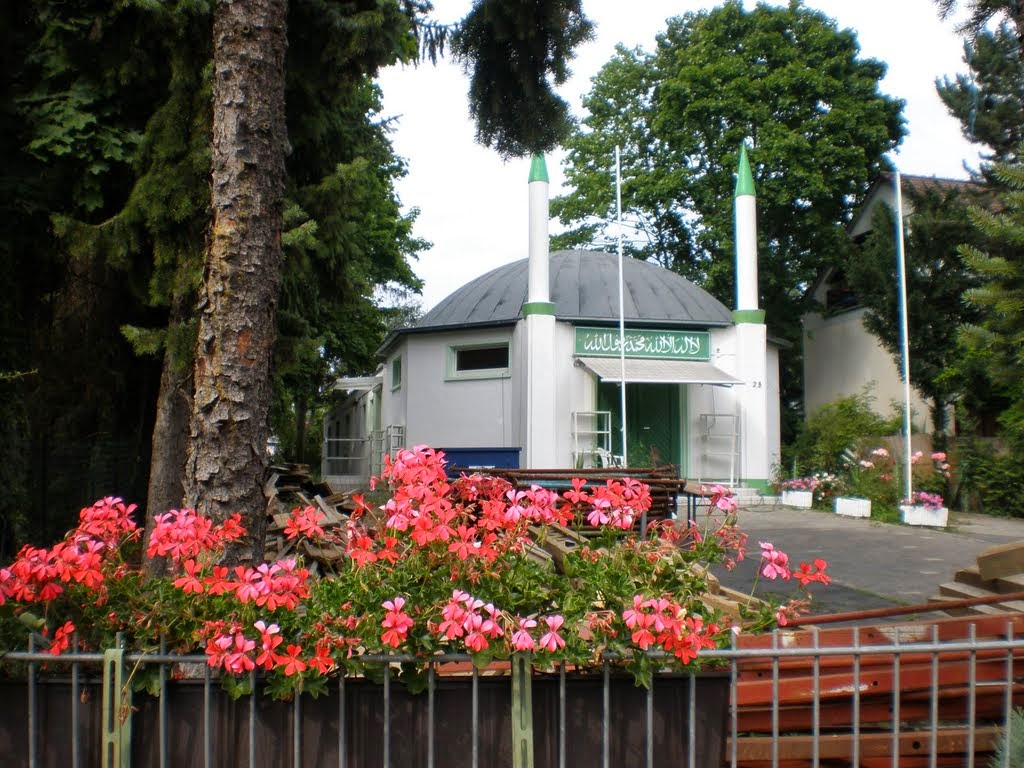 AHMADIYYA MOSQUE: Noor Mosque - Frankfurt Germany