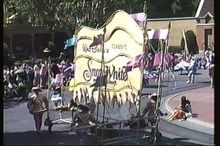 Filmic Light - Snow White Archive: Snow White Parade (50th Anniversary ...