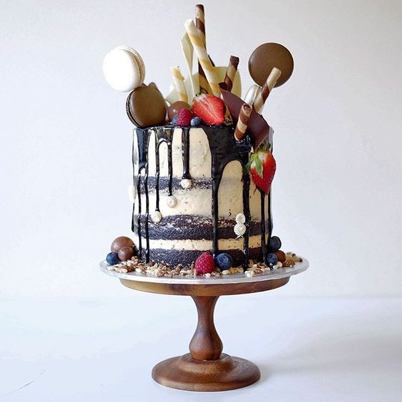 The Wedding Decorator: Cake Trend, Drip Cakes, Love them!