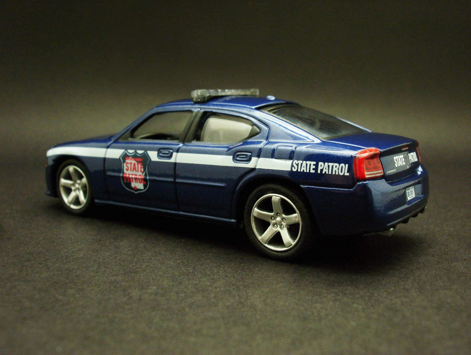 Diecast Hobbist: 2008 Dodge Charger - Wisconsin State Patrol