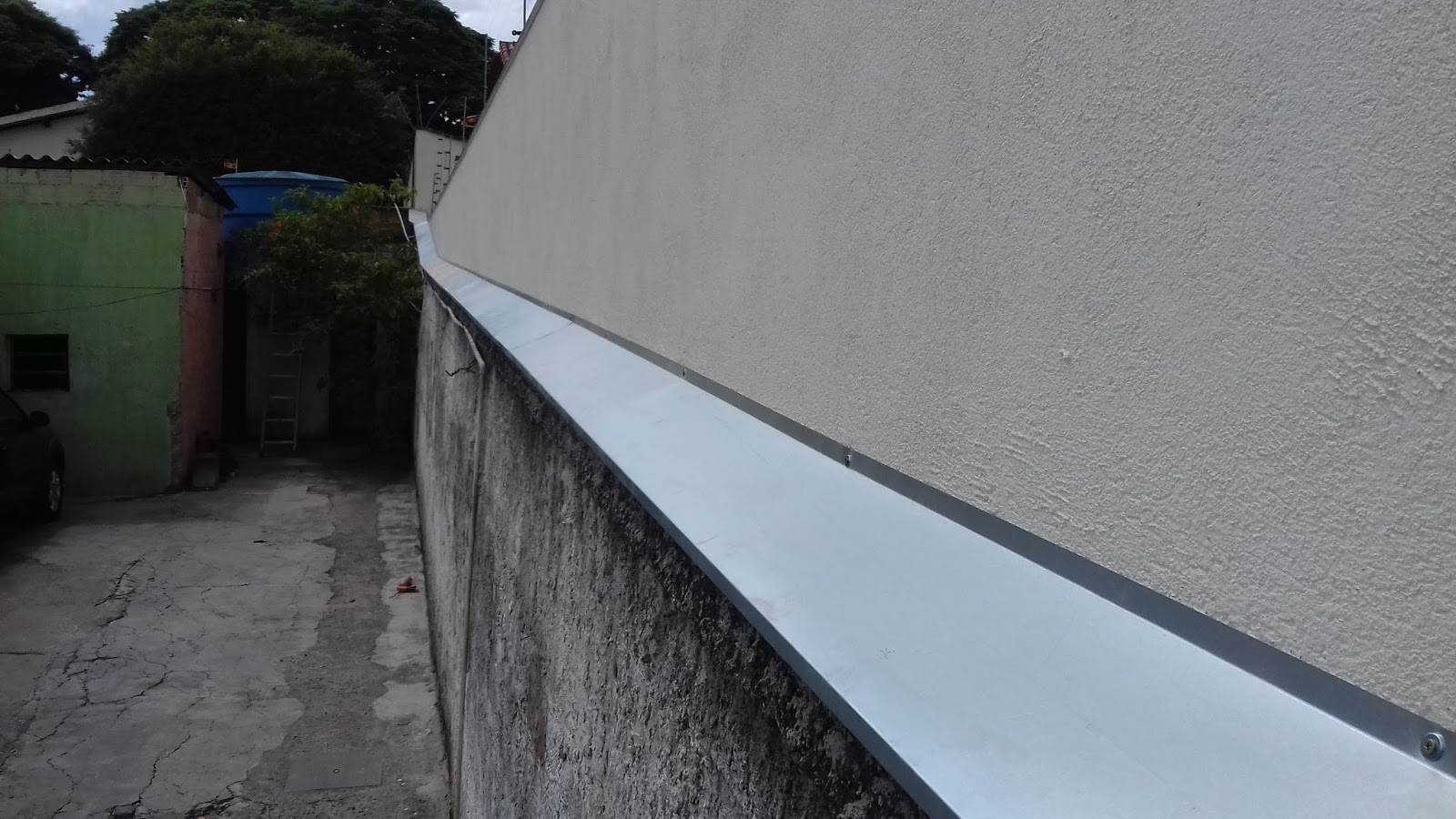 Artmetais Calhas e Telhados: Rufos de muros de divisas com Vizinhos