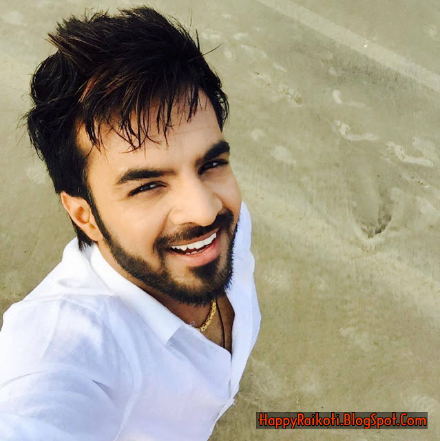 Happy Raikoti Punjabi Lyricst: Happy Raikoti Cute Smile Pictures