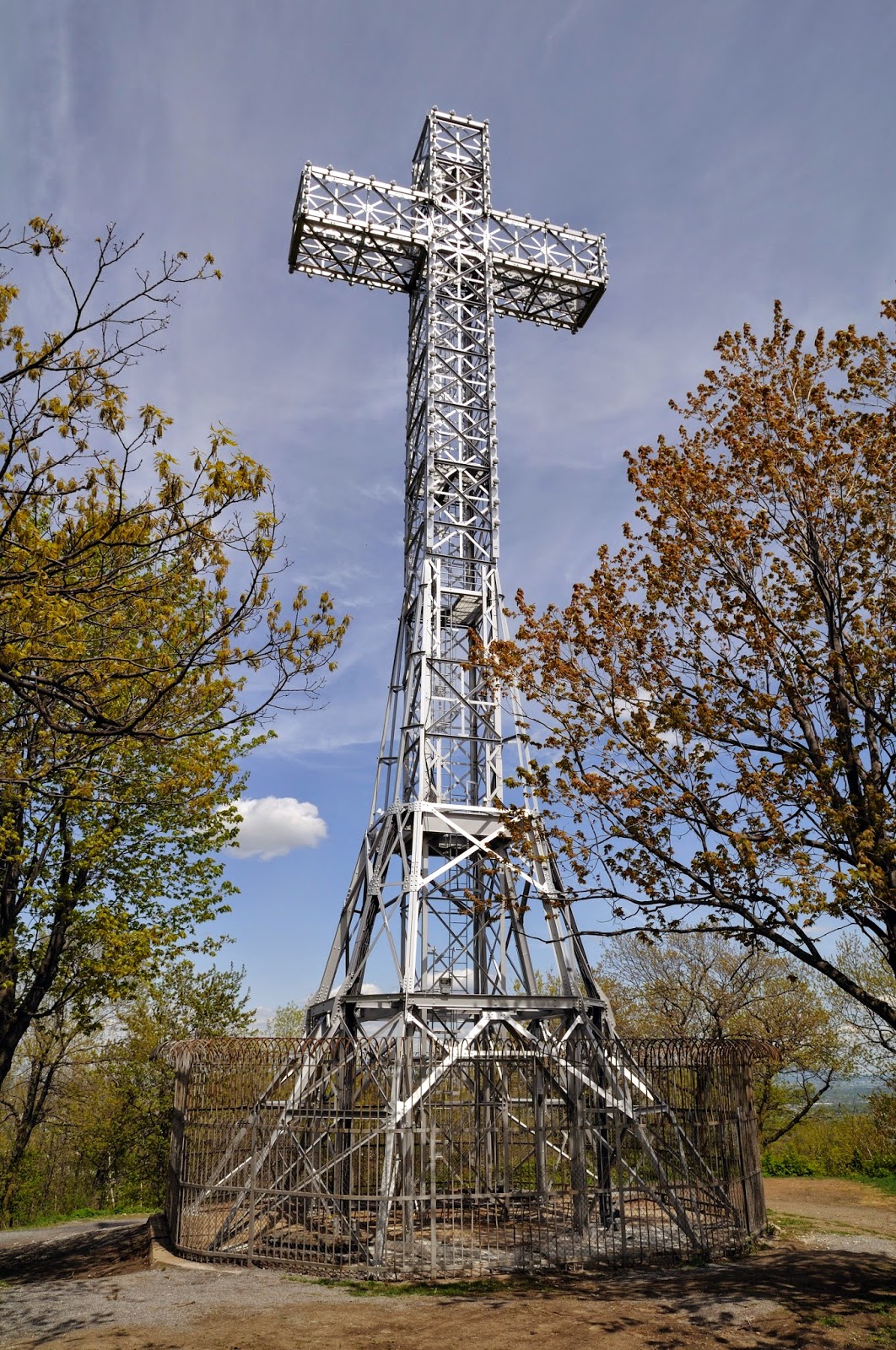 Virtual Visual Museum: Mount Royal Cross