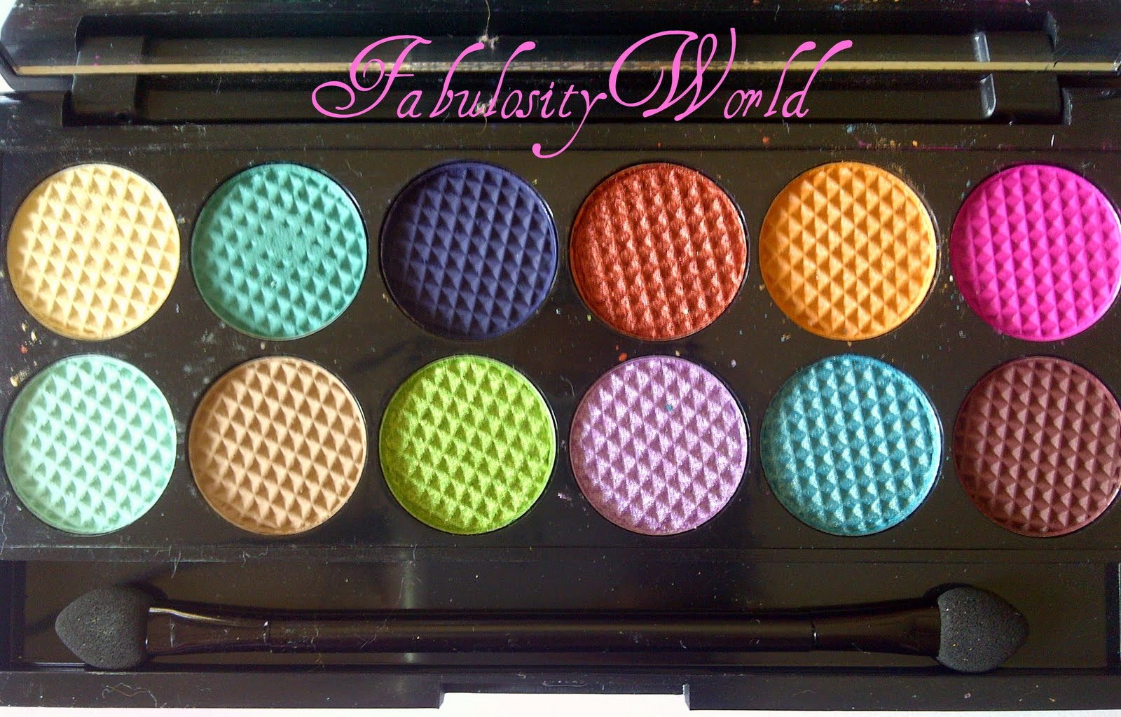 *FABULOSITY WORLD*: FOTD using Sleek Monaco Pallete/Swatches