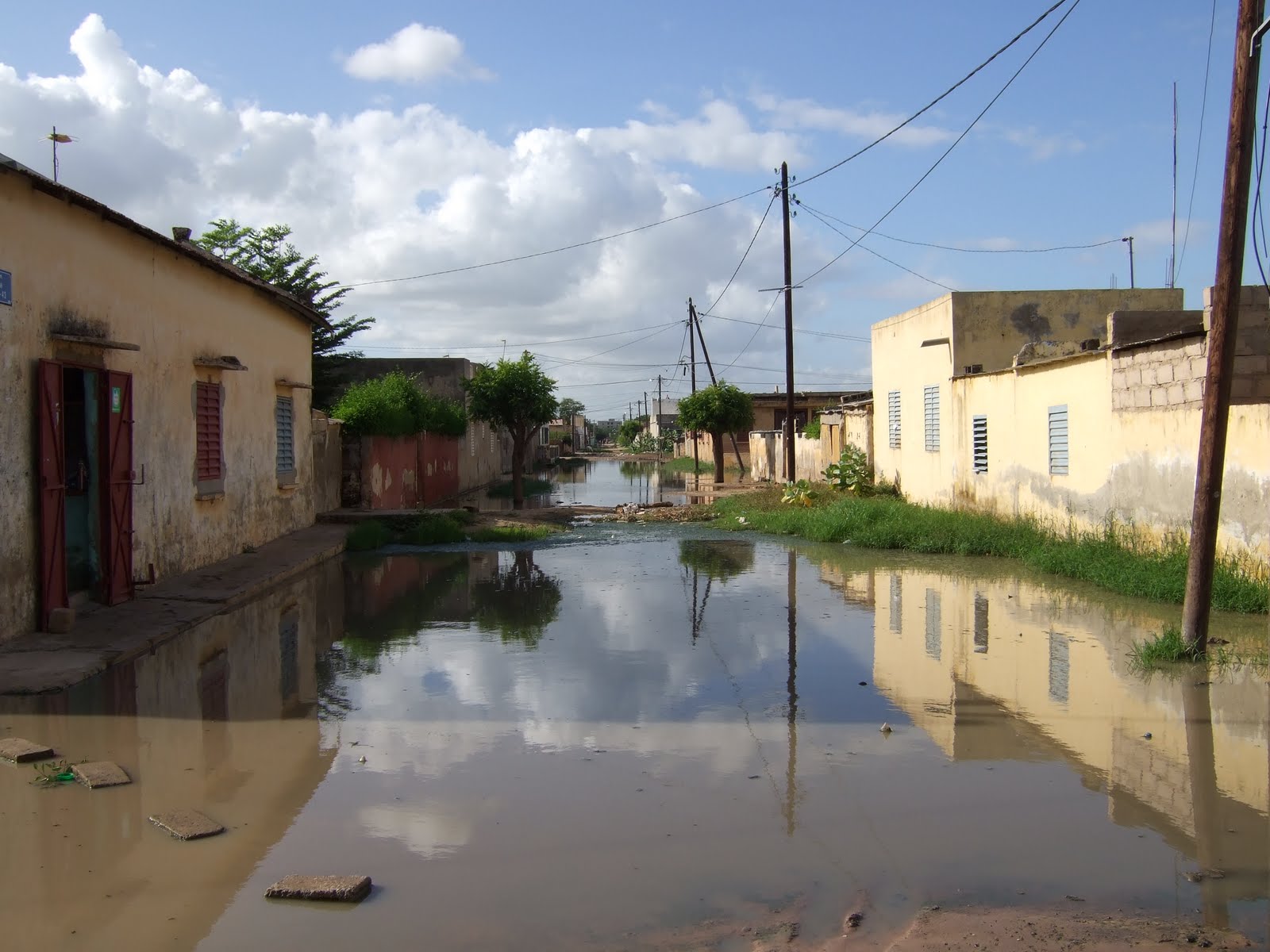 Travel to Sénégal: Kaolack - Into the Rain ....