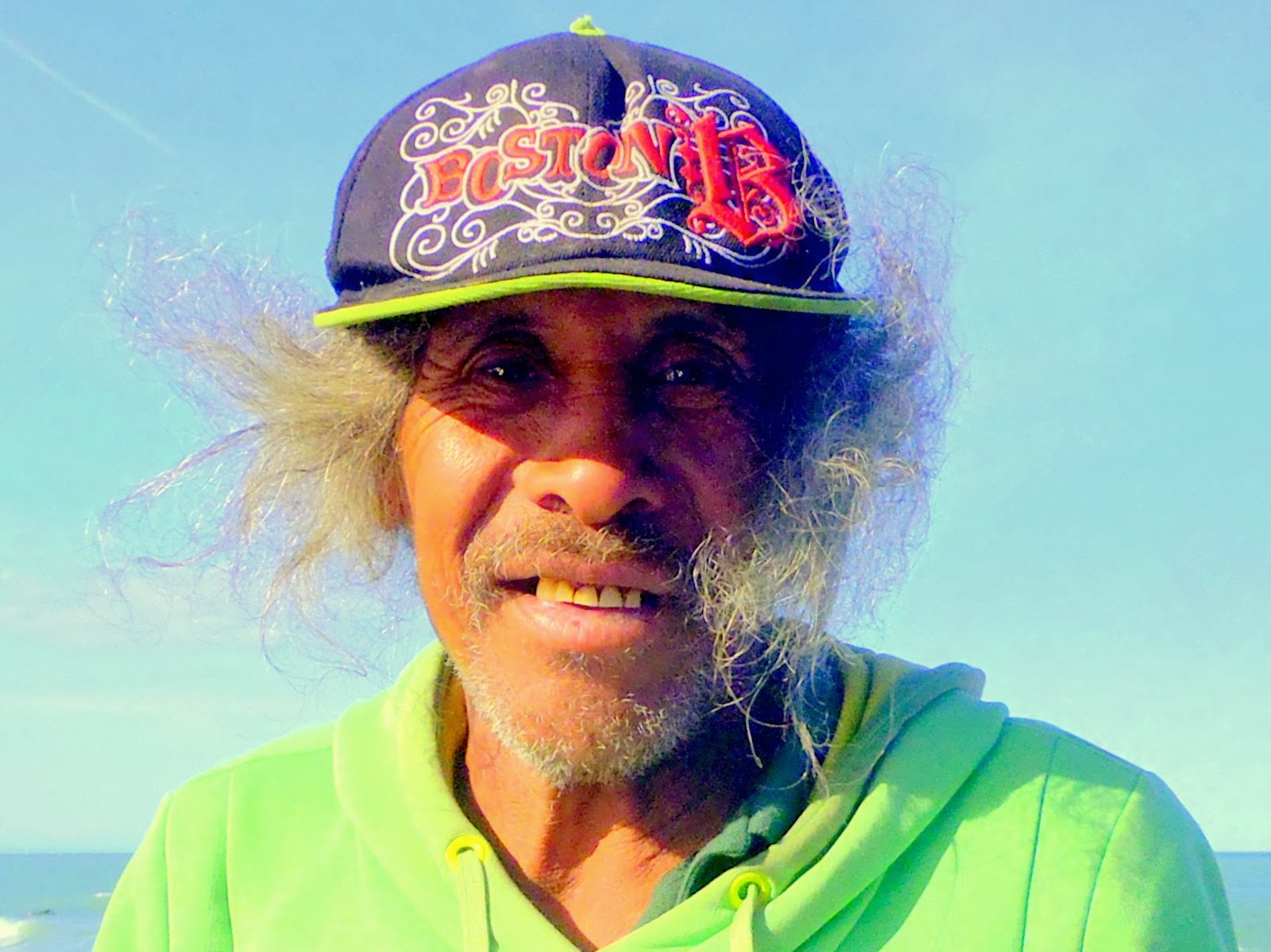 The Flying Tortoise: John's Tiny House Is In A Bush. On A Beach ...