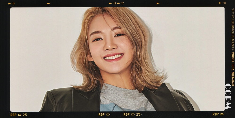 HYOYEON. Girls' Generation-Oh!GG 2019 SEASON'S GREETINGS - A4 Poster ...