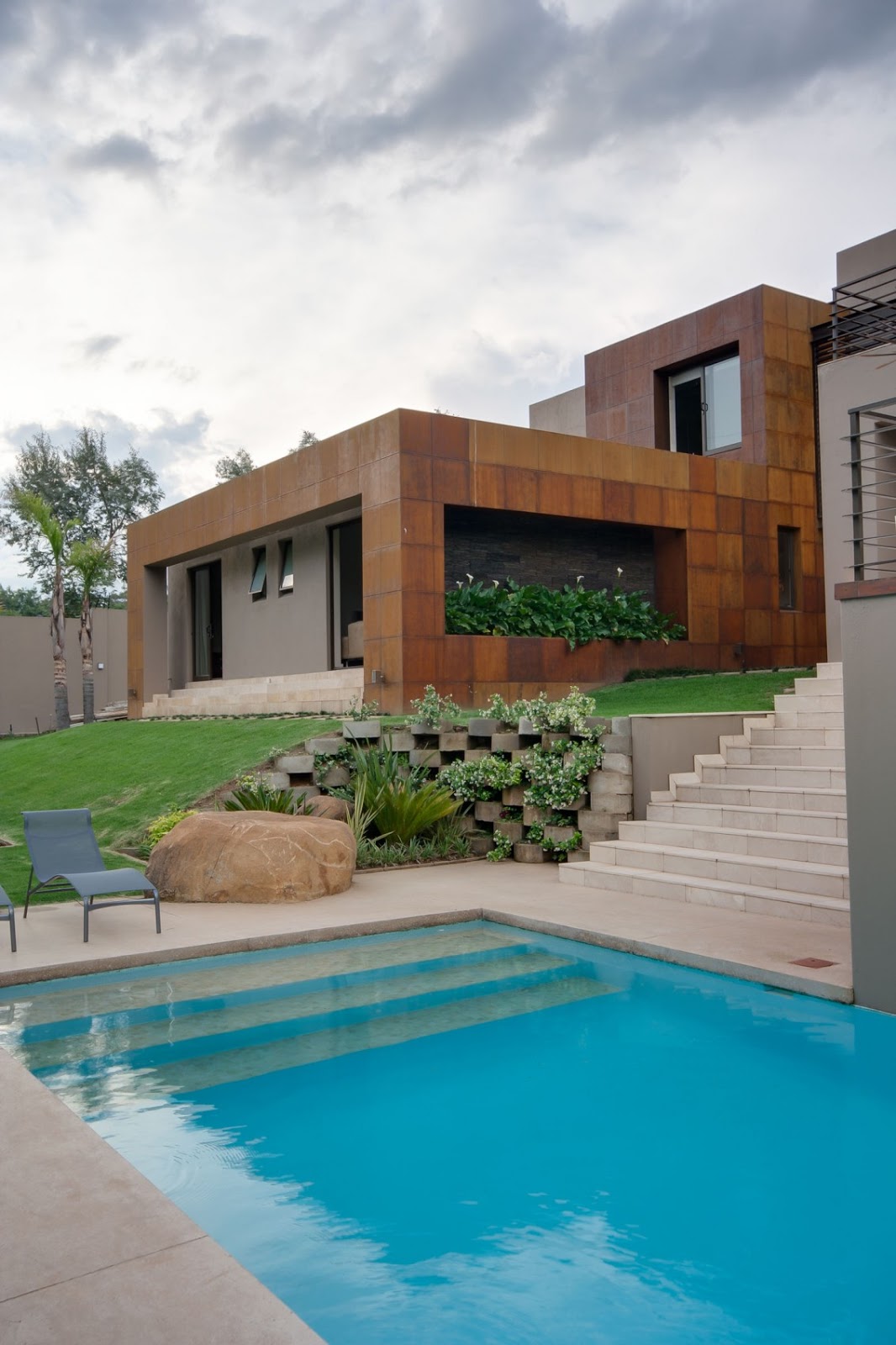 loveisspeed.......: House Sedibe was completed by Nico van der Meulen ...