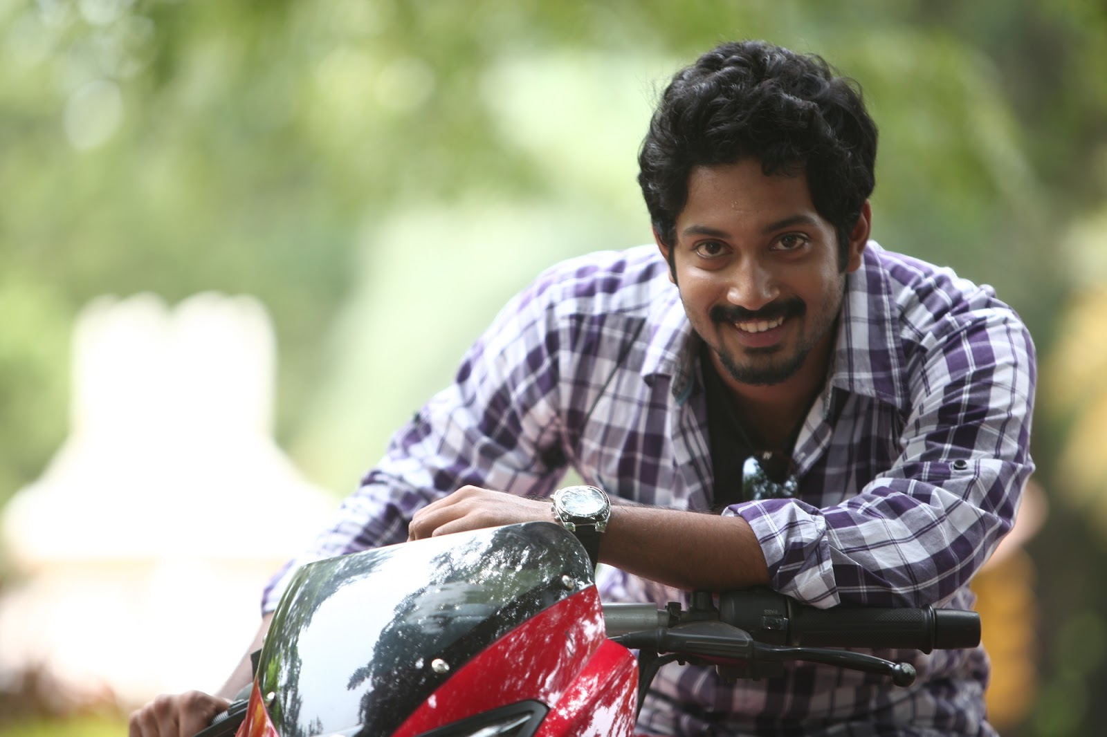 Celeb Bolly: Rejith Photo stills from movie "Ninaithathu yaro"