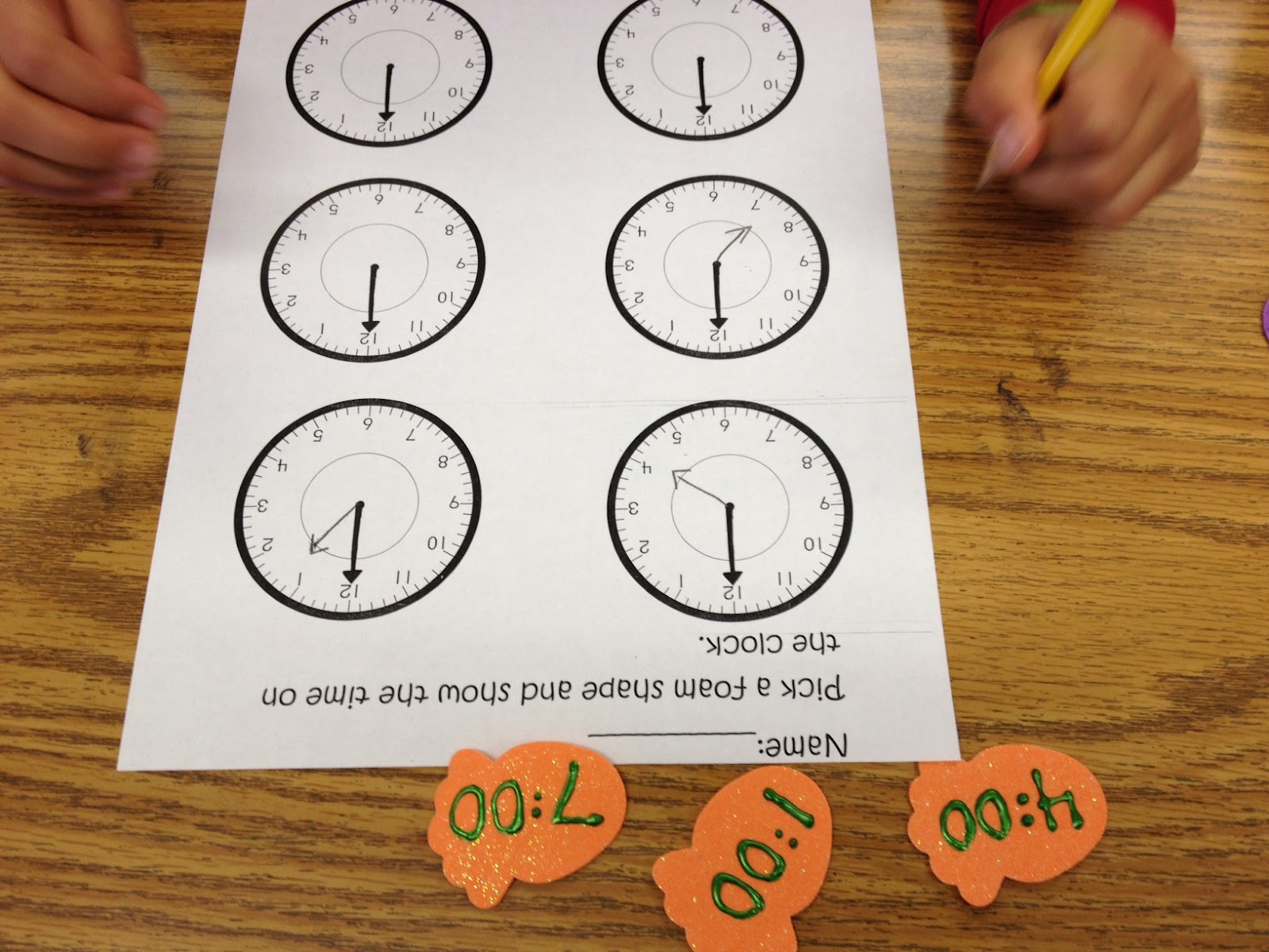 Telling Time in Kindergarten - Apples & ABC's