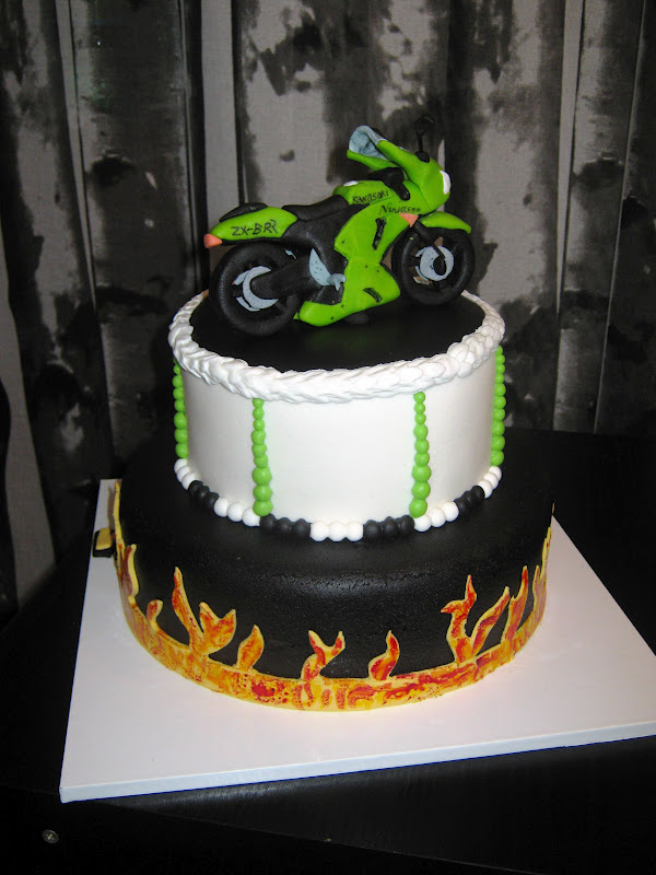 COMANDA TORT BUCURESTI: Tort de majorat cu motor