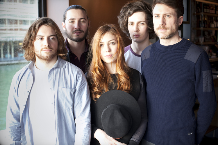 Corazón de Canción: Shake Shake Go - England Skies (letra en inglés y ...