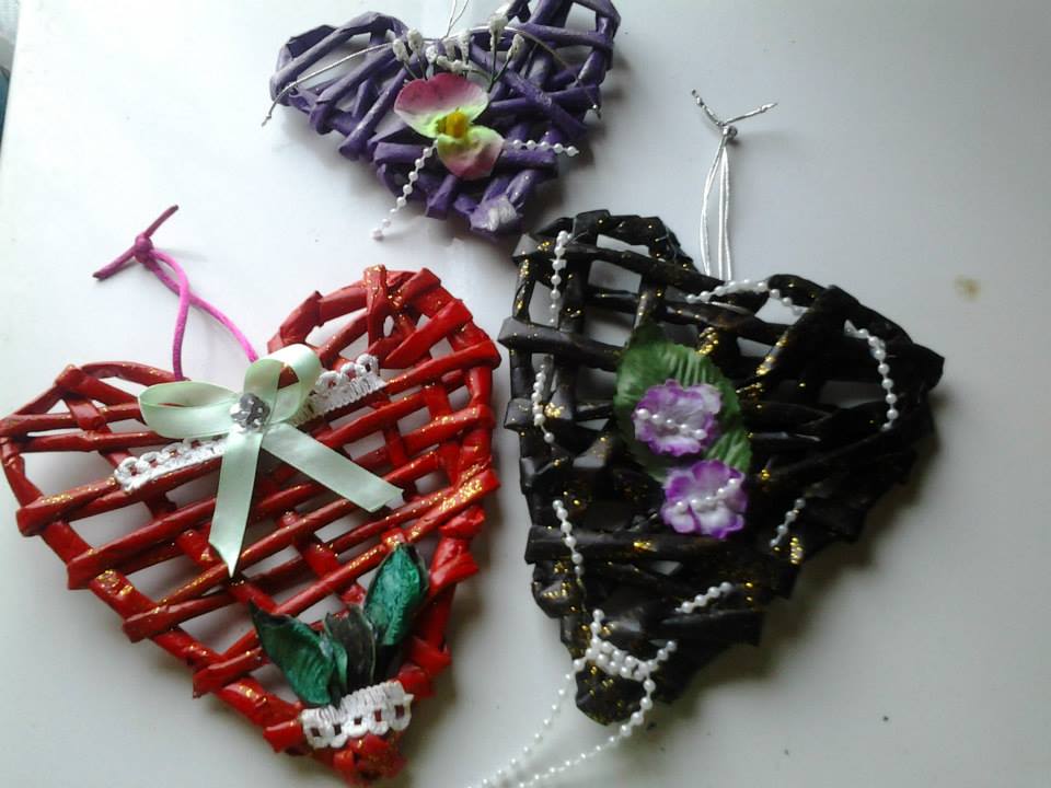 Mi Rincòn Creativo: Corazones Decorativos en Falso Mimbre