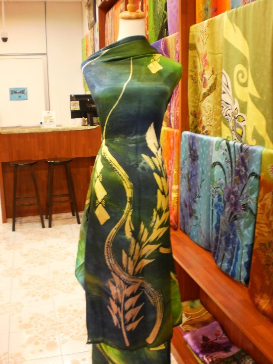 Yumna Batik: RAYON BERUS CINA RM150