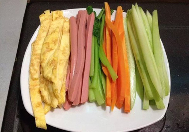 Cách làm cơm cuộn rong biển ngon nhất, ăn không bị tanh ai cũng làm được