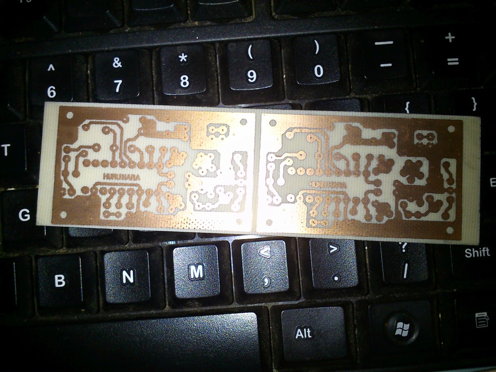 SUWOKO INDUSTRIES: Sablon PCB dengan Setrika Listrik