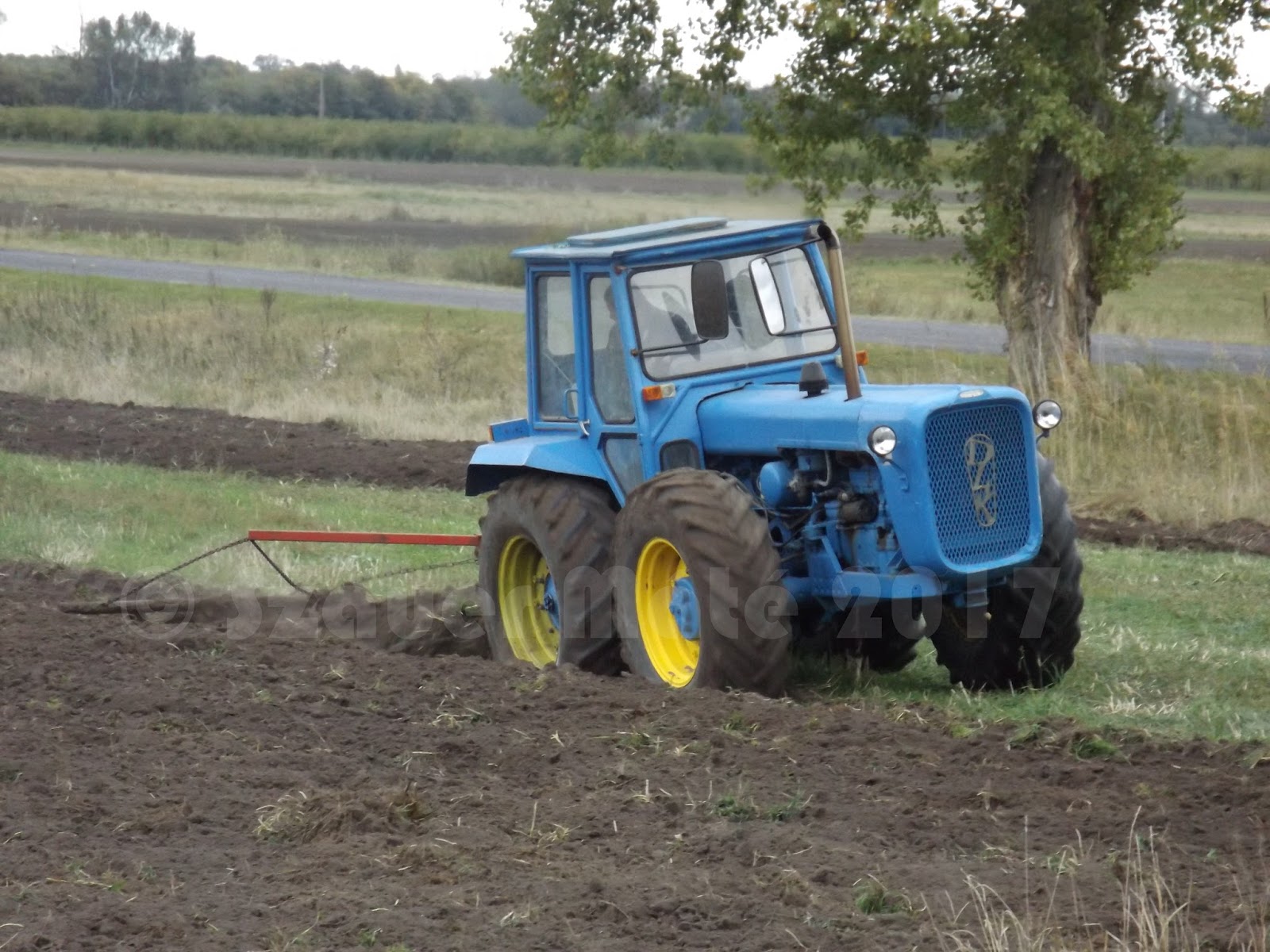 ..Mezőgépek..: Dutra 1000 - Szántás