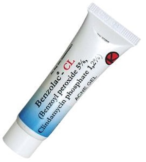 Review Vitacid 0.1% versus Benzolac CL