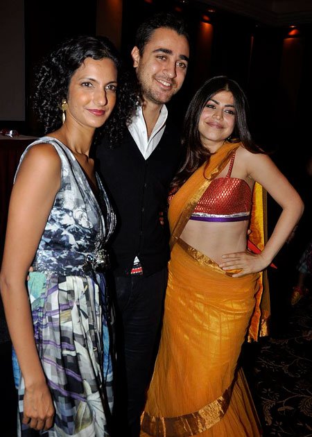 Cast celebrates 'Delhi Belly' success