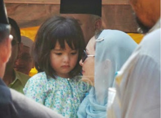 WOW!!!! (11 Gambar) Yang Mulia Raja Nazirah SaYfyah yang pasti buat ...