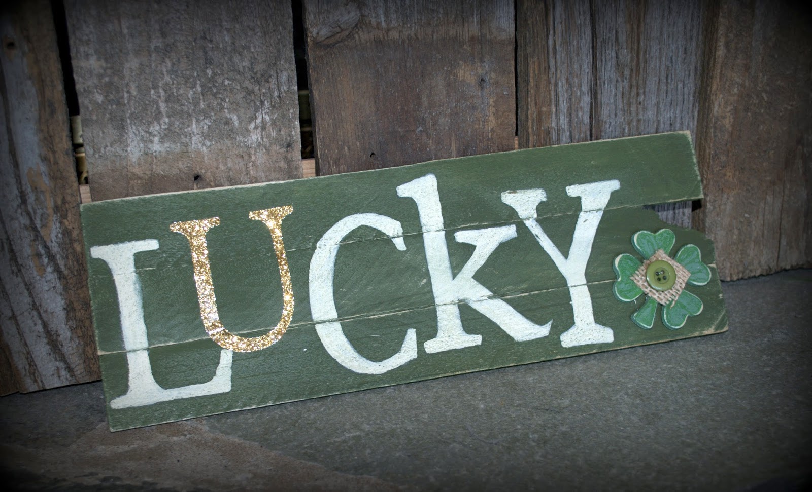 Mama's Crafts: Mini Pallet Lucky Sign