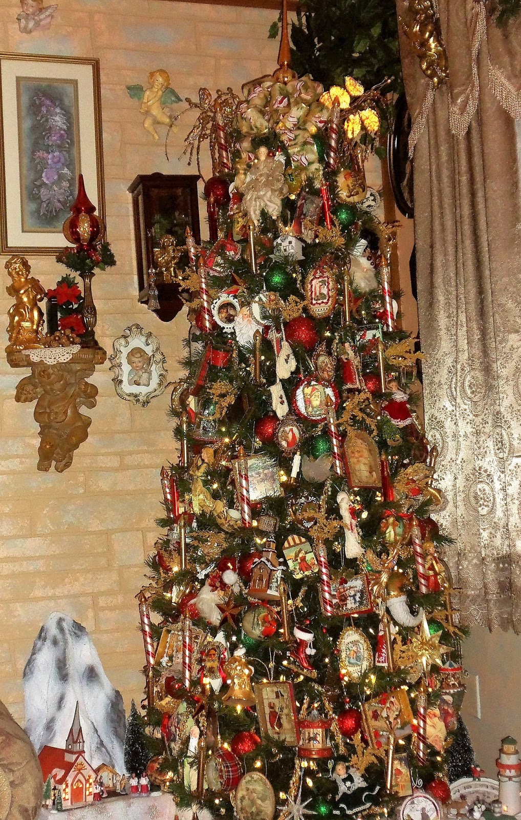A DEBBIE-DABBLE CHRISTMAS: A Victorian Style Christmas Tree and Village ...