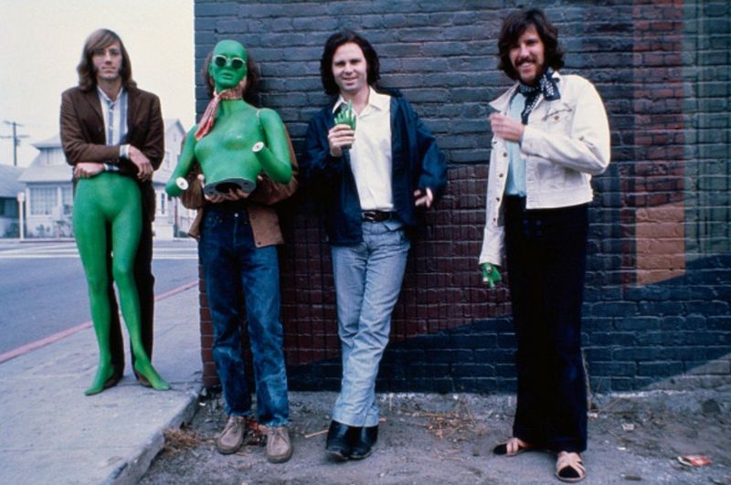 30 Rare Behind the Scenes Photographs From the Morrison Hotel's Album ...