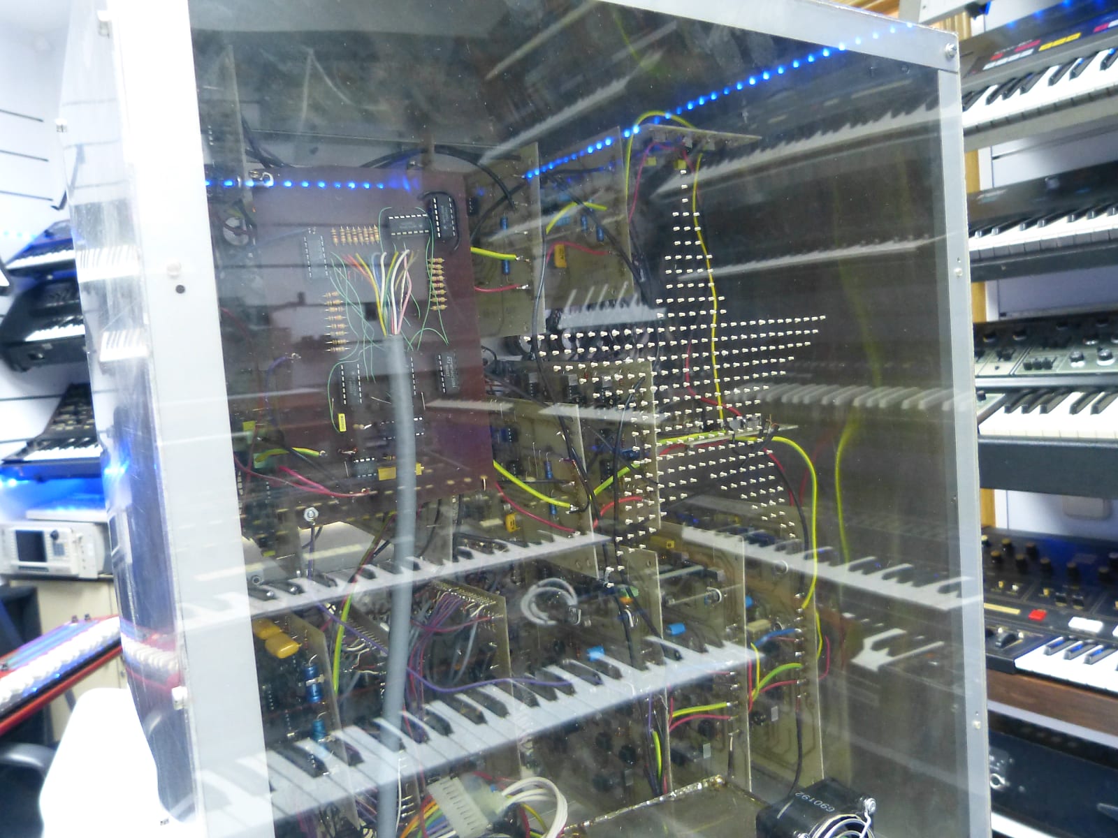 MATRIXSYNTH: Elektor Formant Modular Synthesizer in Custom Clear ...