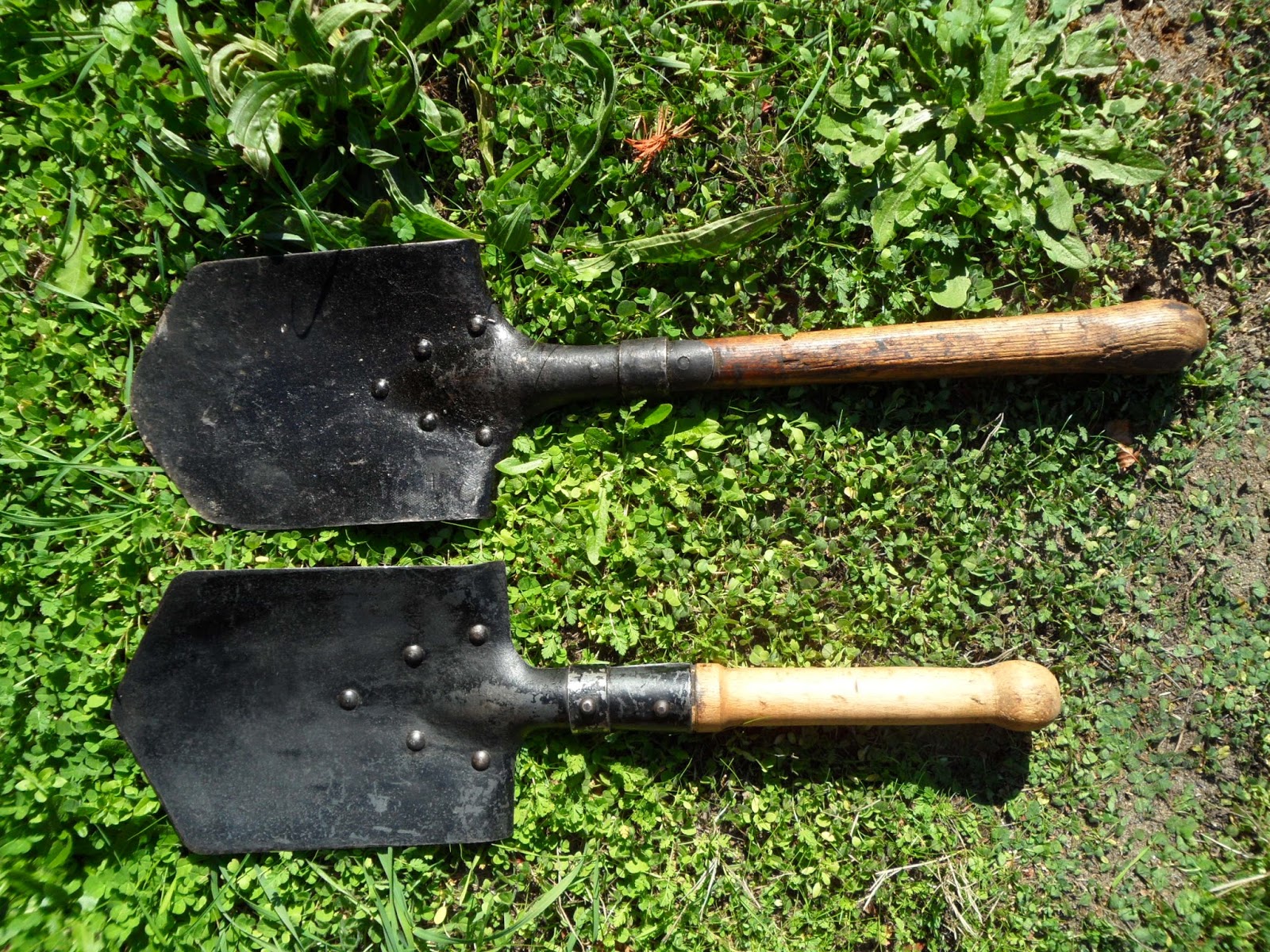 Four Bees: Austro-Hungarian WW1 Trench Spade, Model 1910, Austria - Hungary