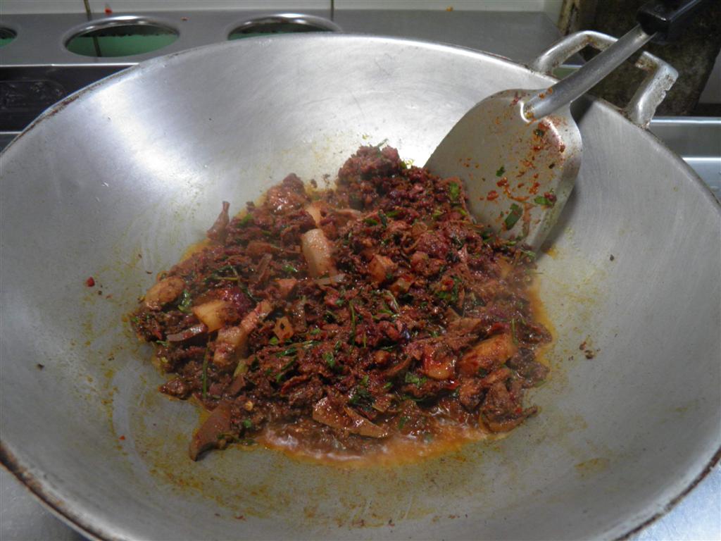 Cooking with May: Lab moo (Spicy minced pork cooked northern style) My ...
