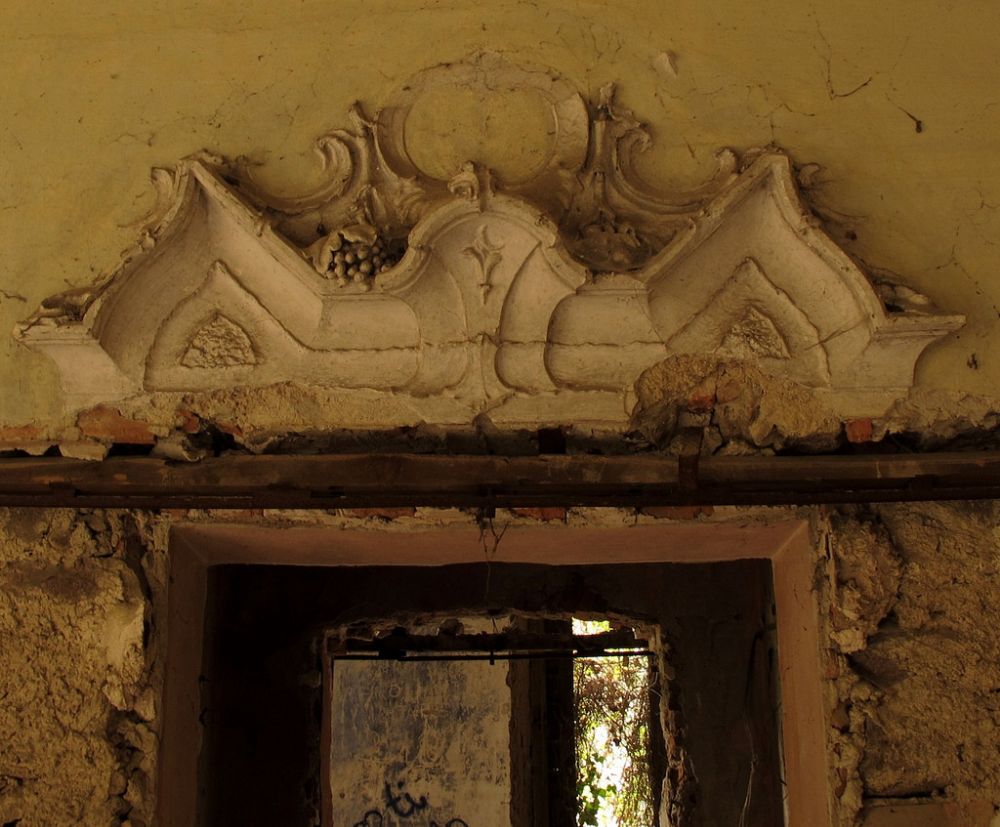 Italy’s Most Haunted House: Inside Villa De Vecchi Italy's Abandoned ...