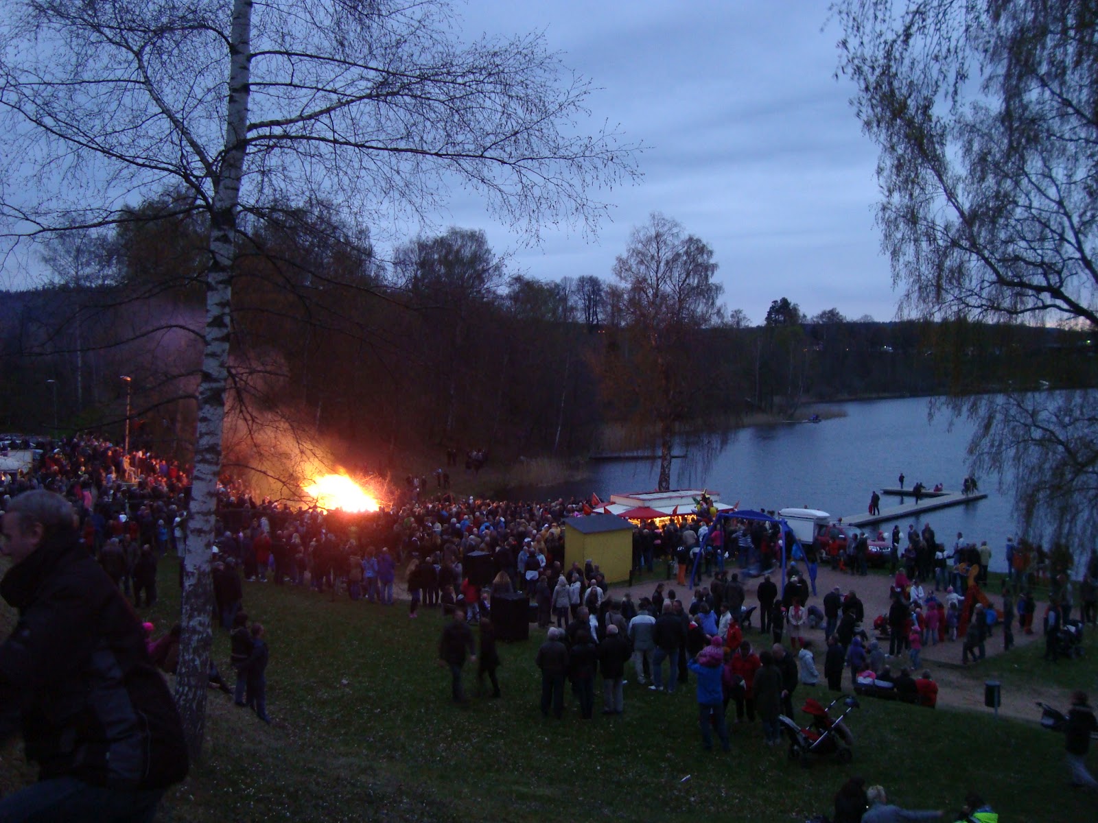 Skogshyddans blogg: Valborgsfirande med trädgårdsspan